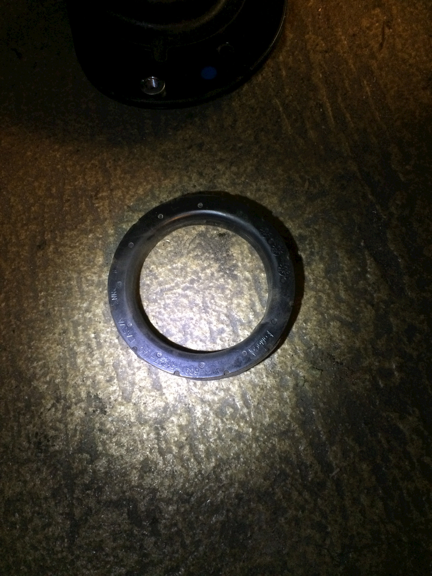 Замена передних амортизаторов — Volvo V70 III, 2,4 л, 2008 года ...