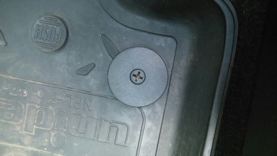Клипсы для крепления ковриков — BMW 5 series (E39), 2,2 л, 2001 года ...