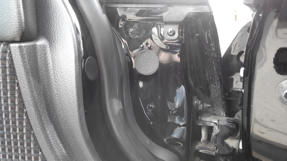 Заглушки/наклейки на дверные отверстия — Nissan Tiida (1G), 1,6 л, 2010 ...