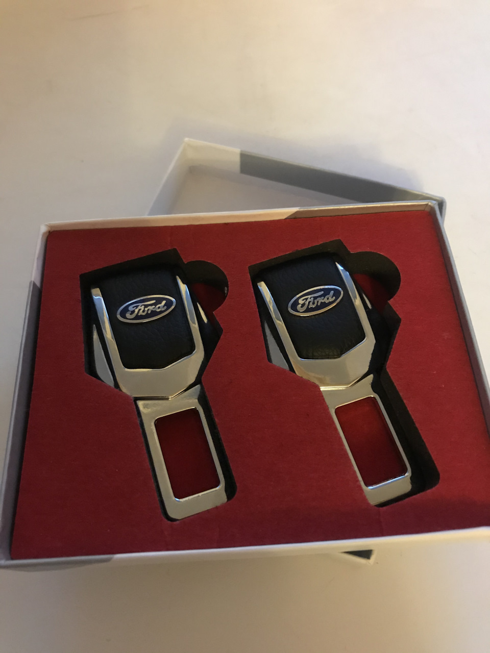 Заглушки для ремней безопасности — Ford Fiesta (Mk VI), 1,4 л, 2008 ...