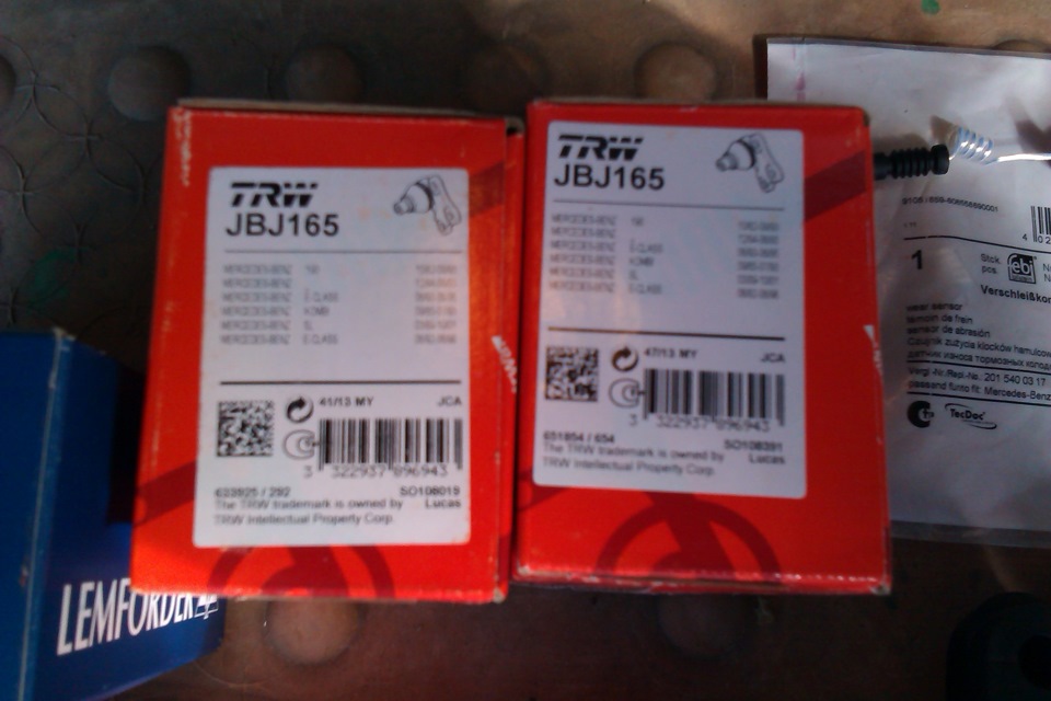 Привезли посылочку. — Mercedes-Benz 190 (W201), 1,8 л, 1993 года ...