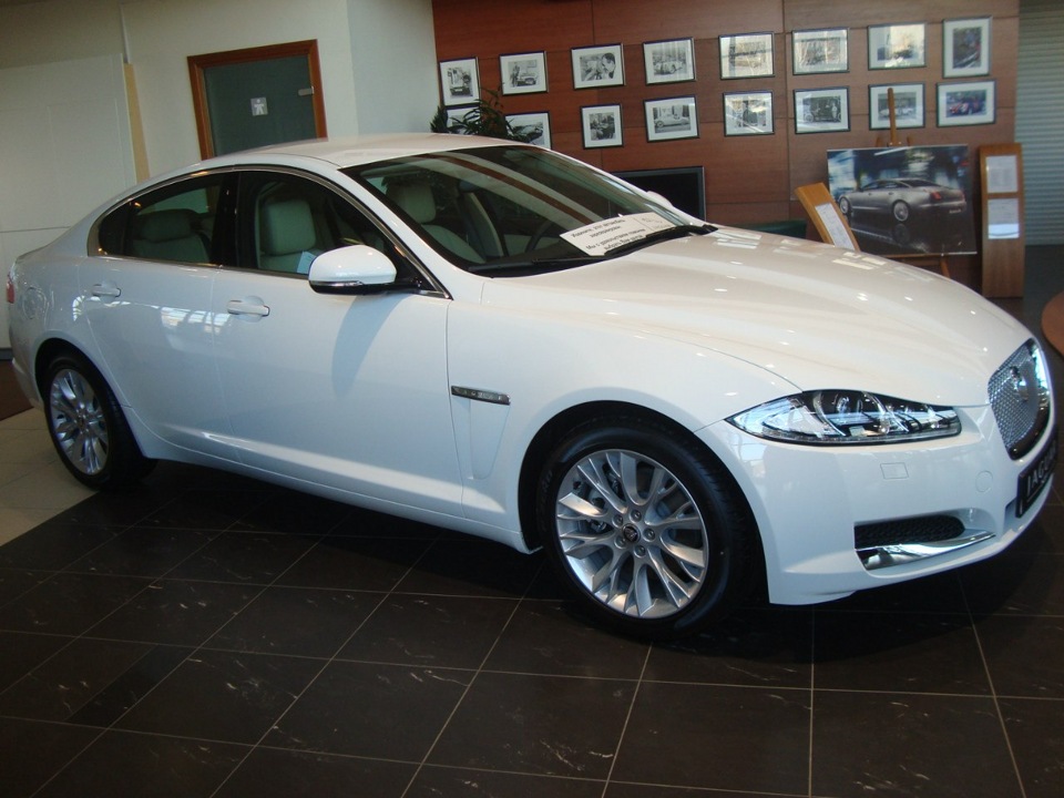 Знакомство с новым Ягуаром XF 2012 — Toyota Avensis III, 2 л, 2010 года ...