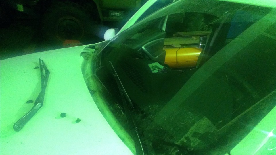 Немного поднял дворники — Renault Duster (1G), 2 л, 2013 года | своими ...