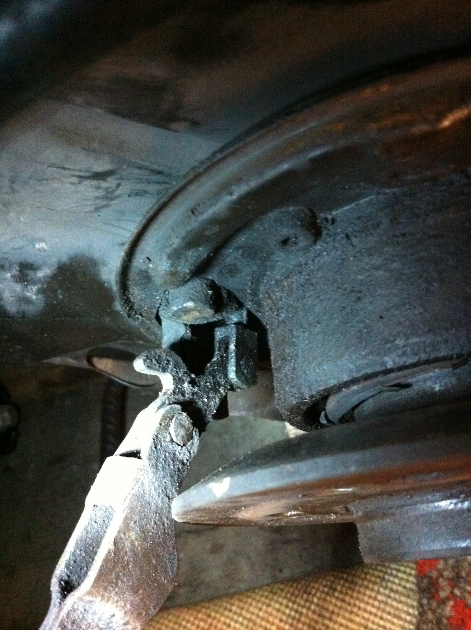 Задняя подвеска. Левый задний ступичный подшипник. — Mercedes-Benz E ...