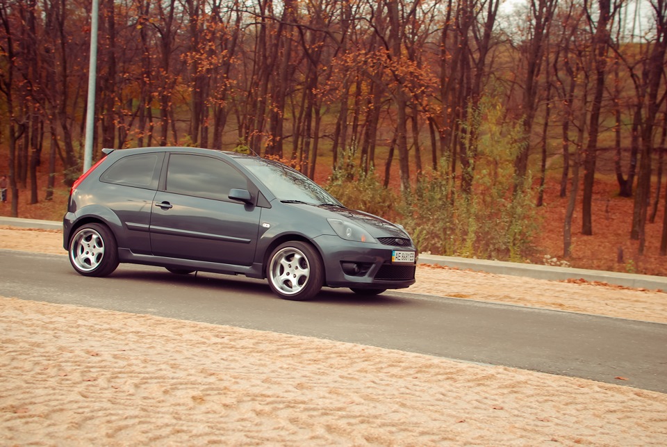 Осень… — Ford Fiesta ST (Mk V), 2 л, 2007 года | фотография | DRIVE2