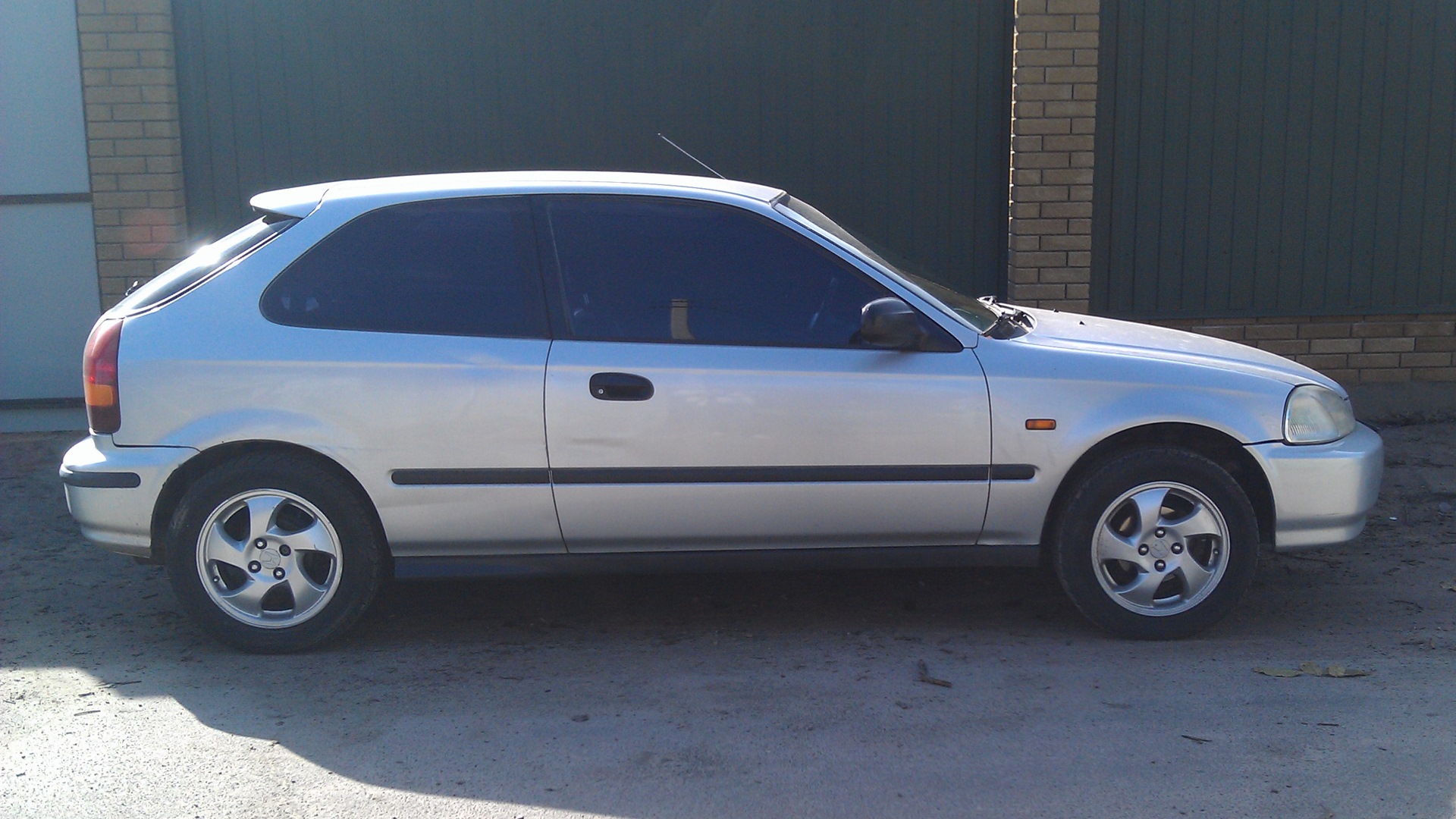 Honda Civic Hatchback (6G) 1.5 бензиновый 1998 | EXI D15Z4 на DRIVE2