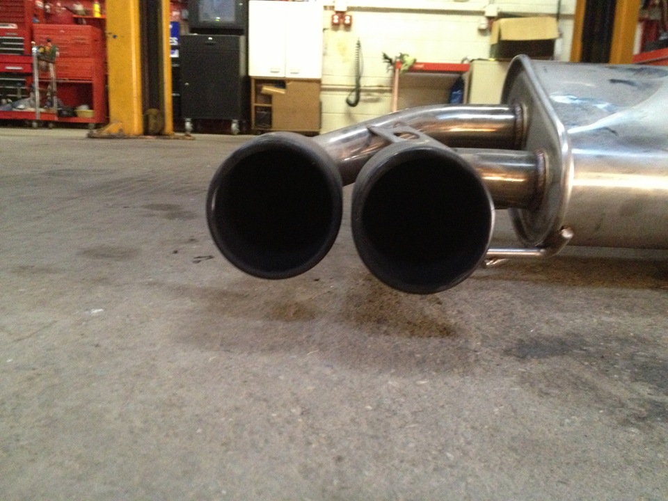 Invidia Q300 Titanium Rolled Tips Catback Exhaust — Subaru Impreza WRX ...