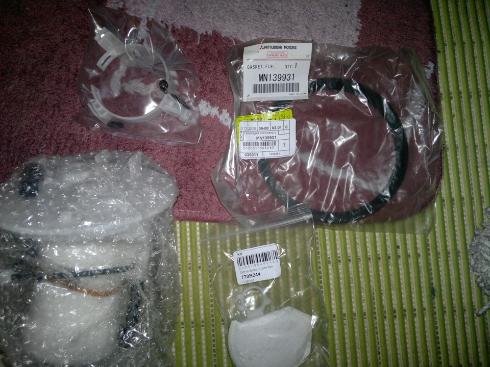 Замена топливного фильтра — Mitsubishi Lancer X, 1,8 л, 2009 года ...