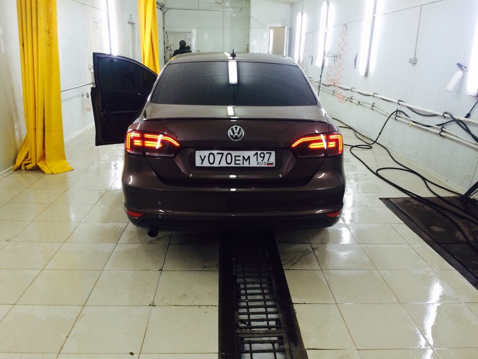 Тонировка задних фонарей — Volkswagen Jetta VI, 2014 года | тюнинг | DRIVE2