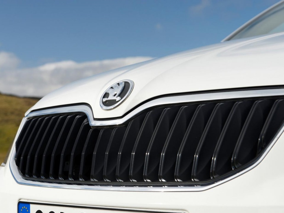 Куплю стандартную верхнюю решетку радиатора Skoda A7 — Skoda Octavia A7 ...