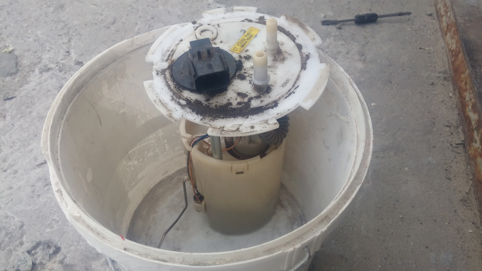 Замена сеточки бензонасоса — Chevrolet Aveo Sedan (1G), 1,5 л, 2007 ...