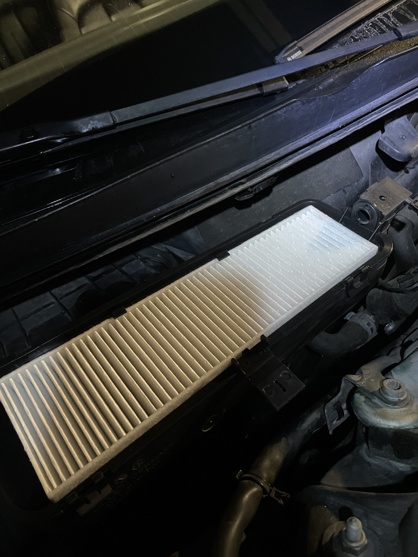 Установка дополнительного внешнего салонного фильтра, чистка крыльчатки ...