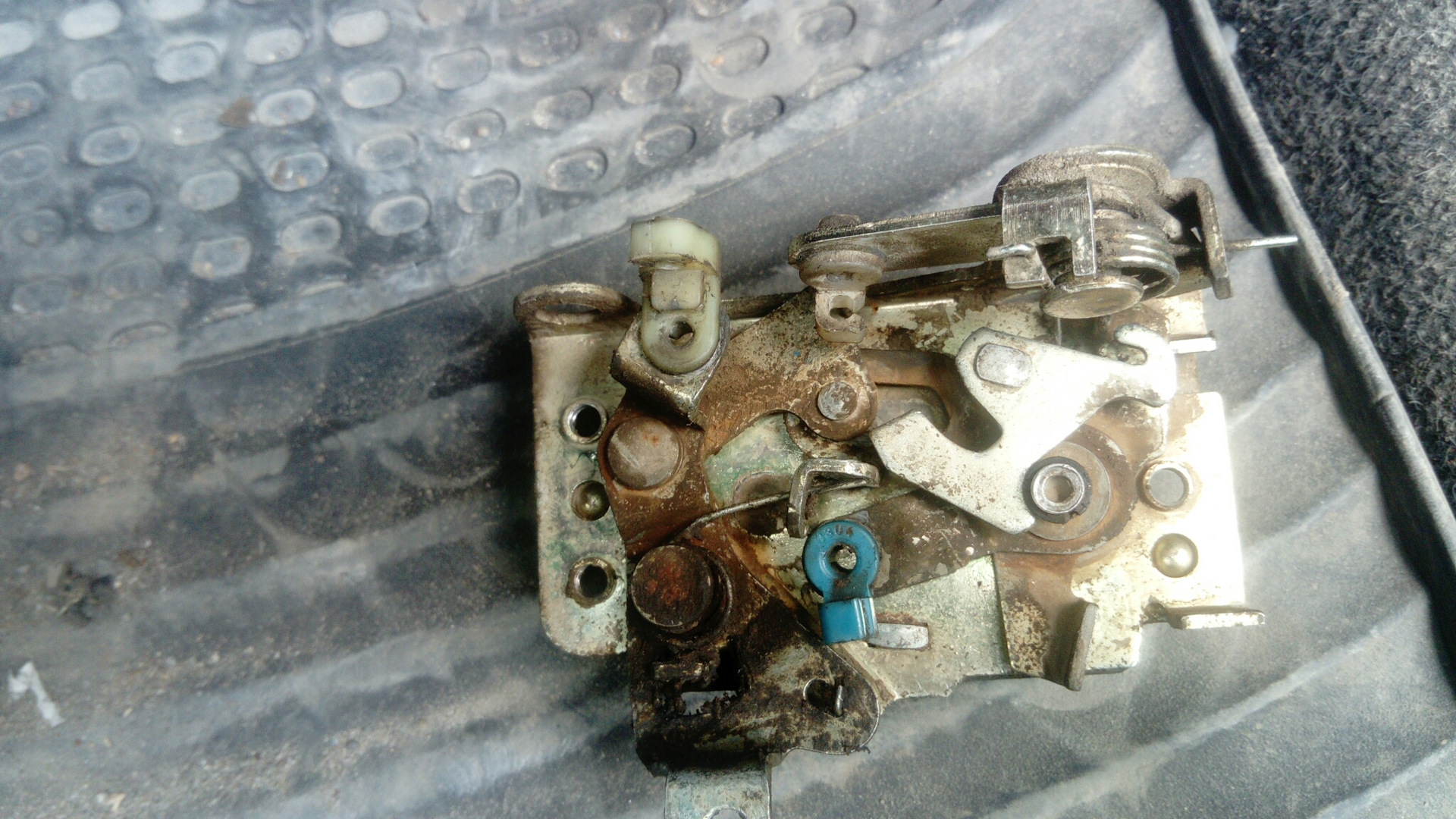 Замок двери — Daewoo Nexia (2G), 1,5 л, 2006 года | поломка | DRIVE2