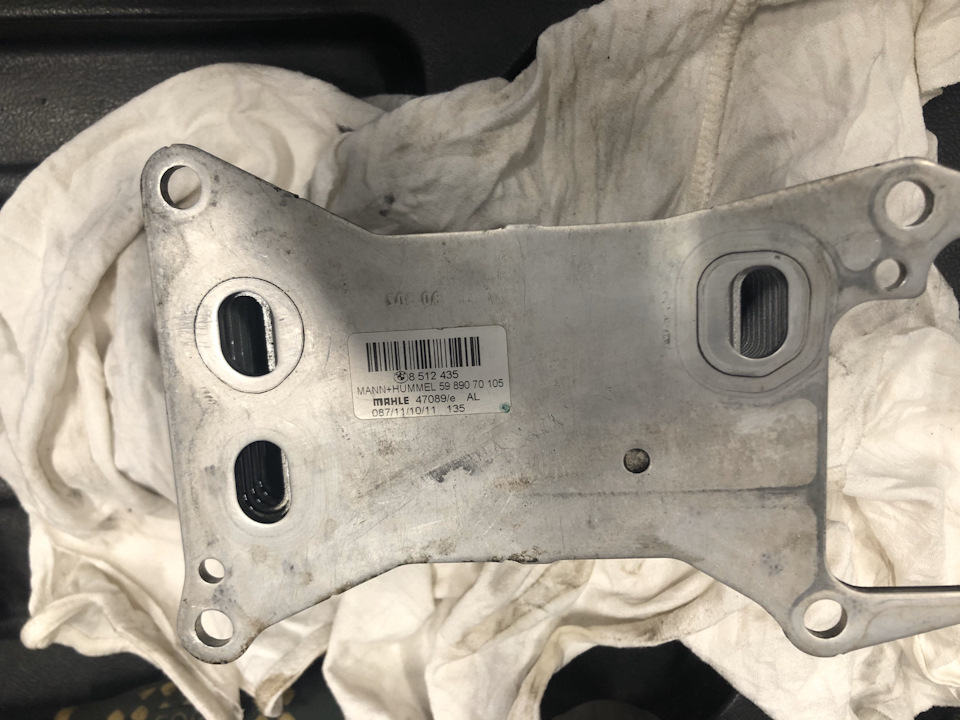 Замена прокладки корпуса масляного фильтра и замена антифриза! — BMW X5 ...