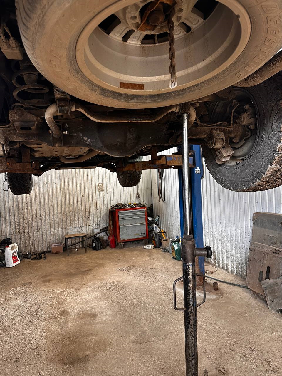 Замена заднего стабилизатора и втулок на TLC Prado 150 с системой KDSS ...