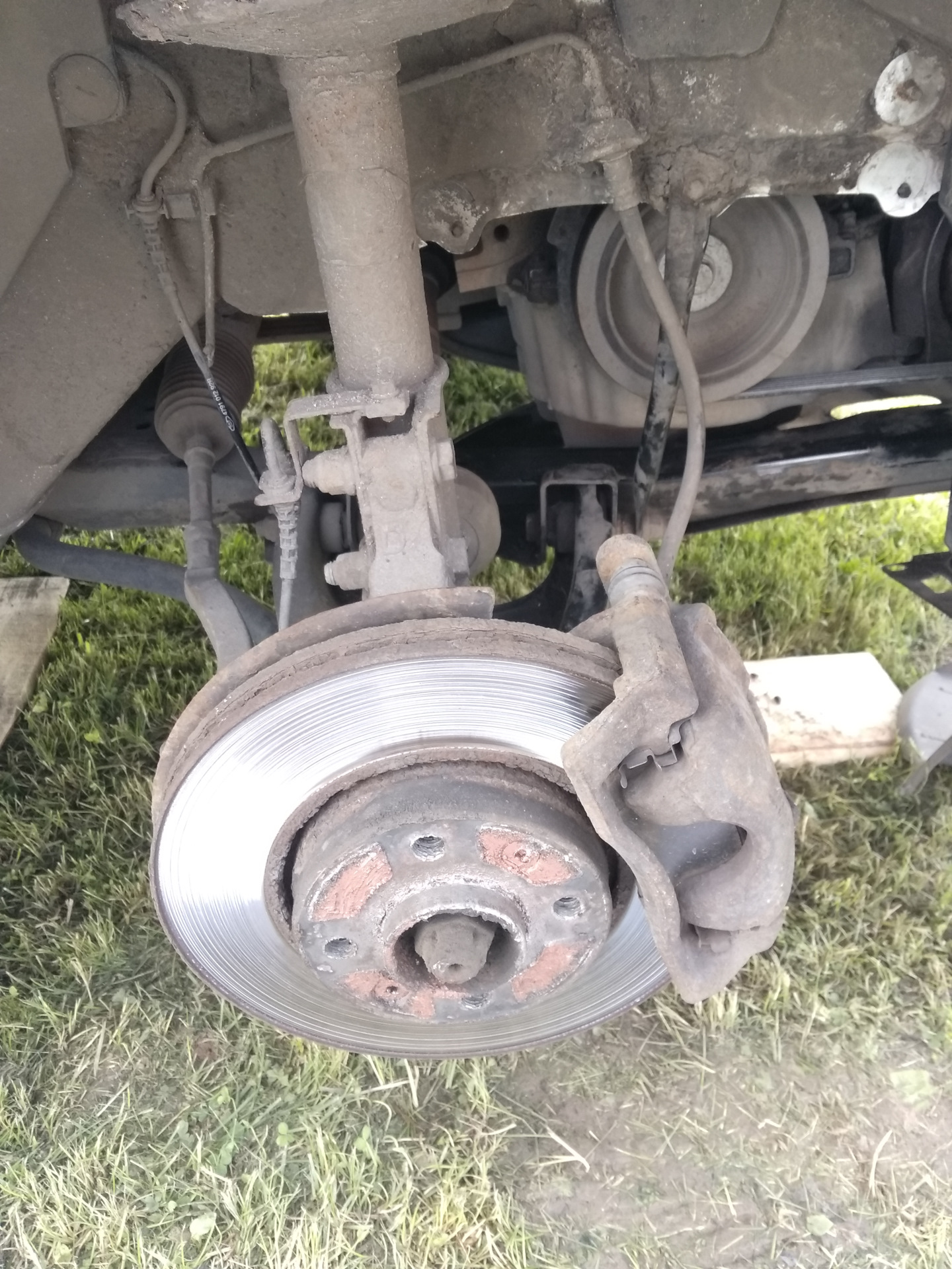 Замена тормозных дисков, направляющих суппортов, (13.06.21г.) — Lada ...