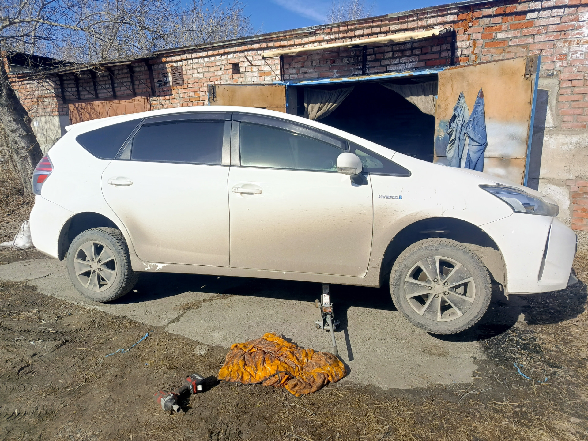 Переобулся на лето. — Toyota Prius Alpha, 1,8 л, 2018 года | шины | DRIVE2