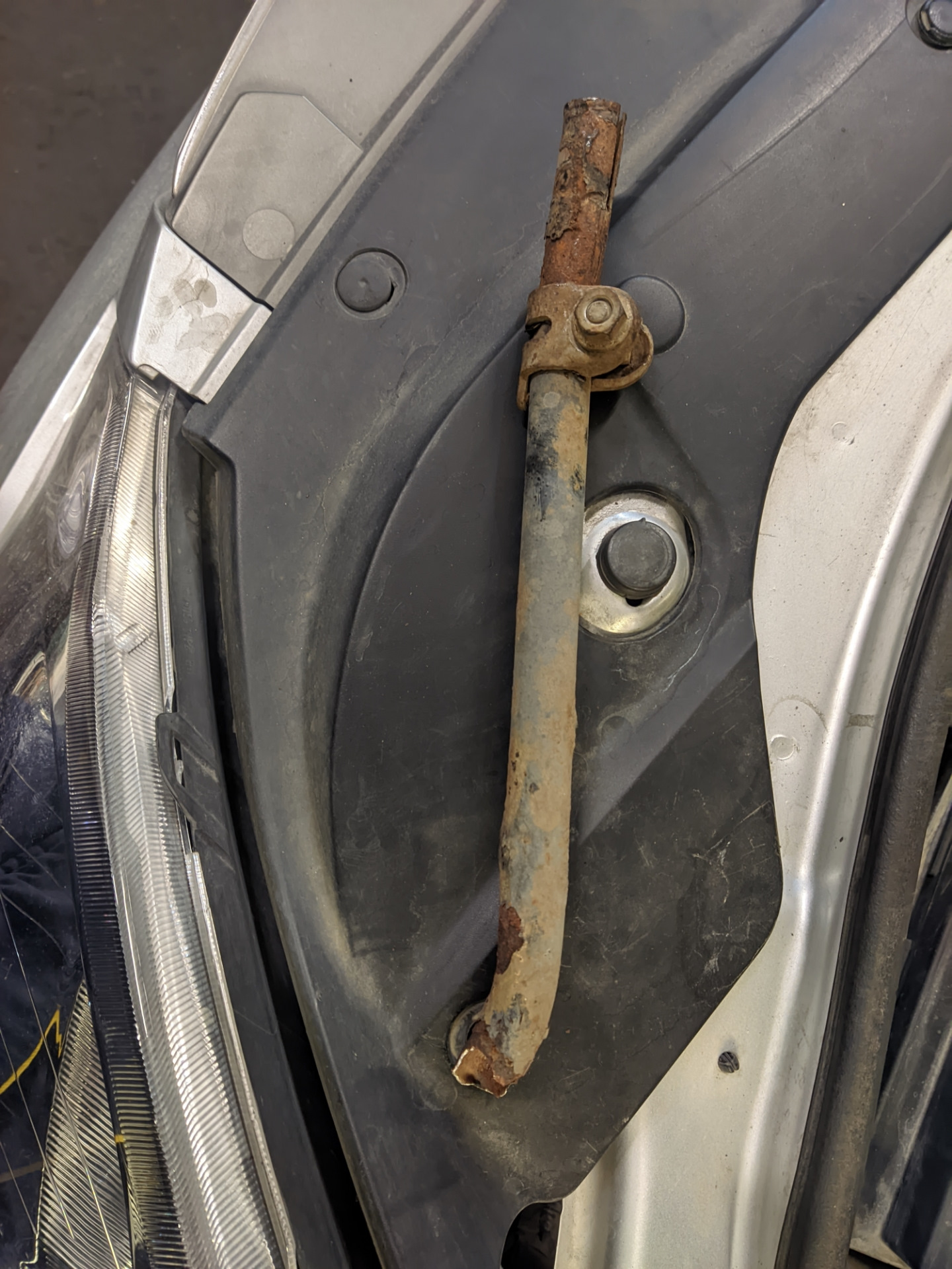 Лопнула тяга кулисы — Nissan Almera V (G11/15), 1,6 л, 2014 года ...