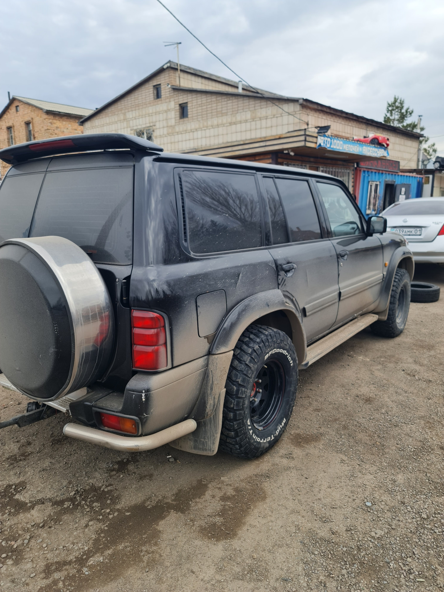 Замена зимней шиповки на летние гудричи — Nissan Patrol (Y61), 2,8 л, 1999 года | шины | DRIVE2