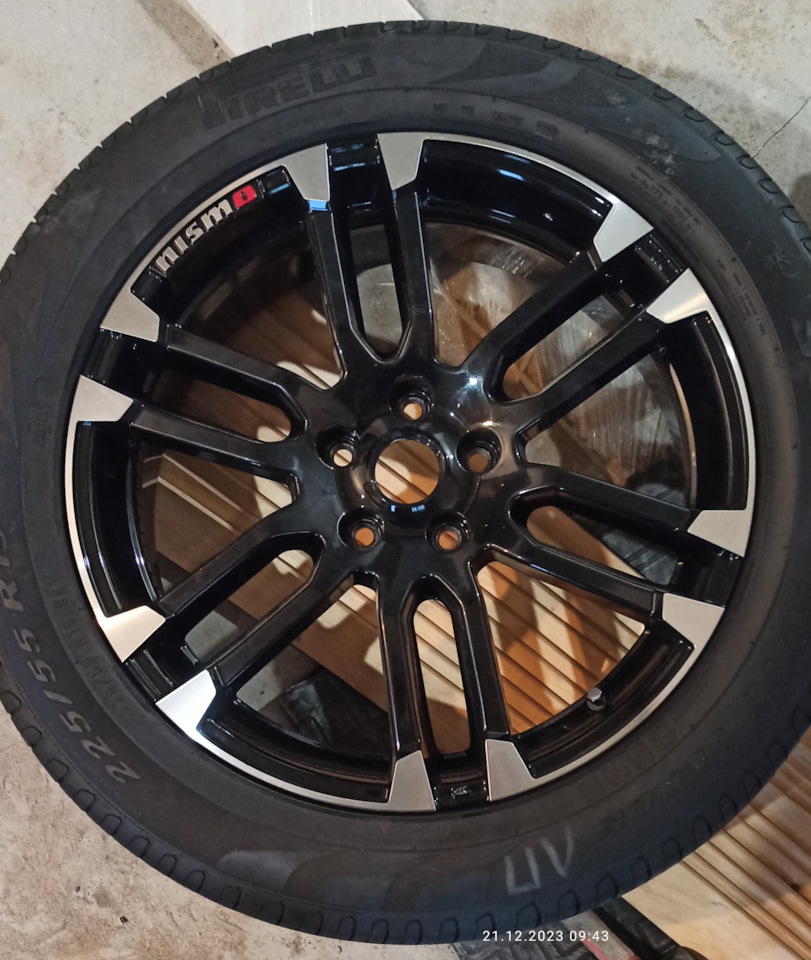 Шины летние Pirelli 225/55 R19, литые диски Rays 7Jx19 ET40 5x114,3. Б ...
