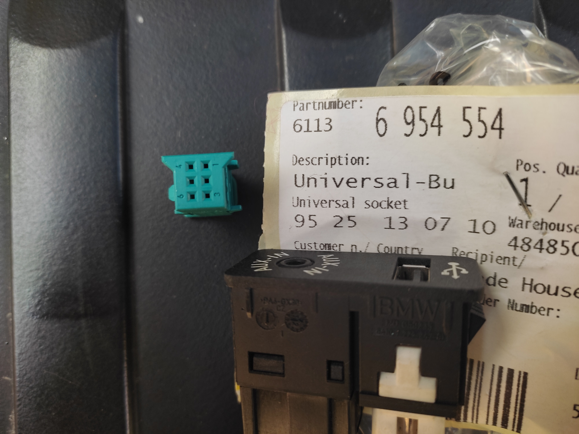 (148) Разъём для ремонта разъёмов боковых фар и разъёма USB\AUXC — BMW ...