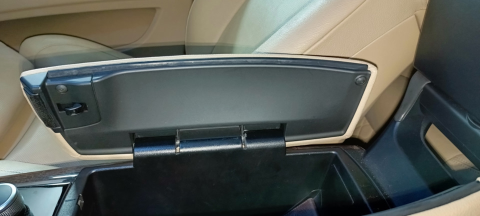 Крепление для шариковой ручки — BMW X6 (E71/E72), 3 л, 2008 года ...