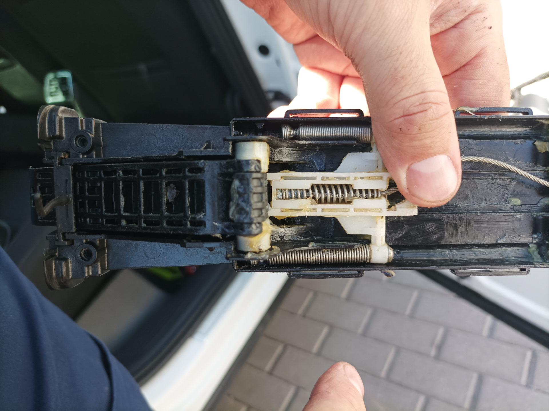 Замена накладки защиты кромки двери — Skoda Kodiaq (1G), 2 л, 2019 года ...