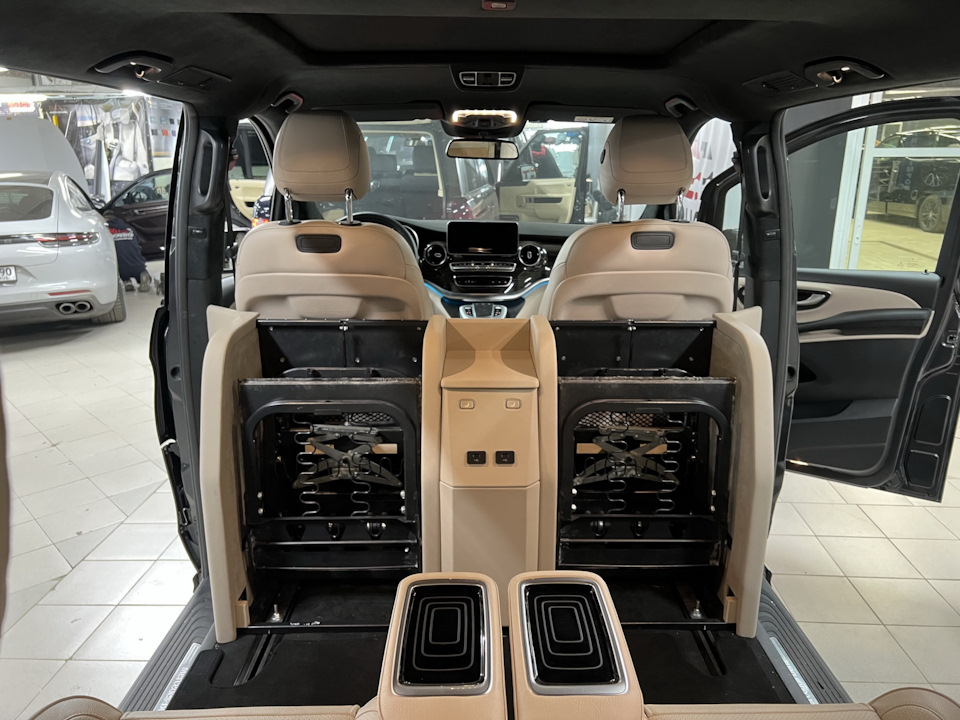 V-Class, Vito W447 — установка тумбы с сидениями и капитанских кресел ...