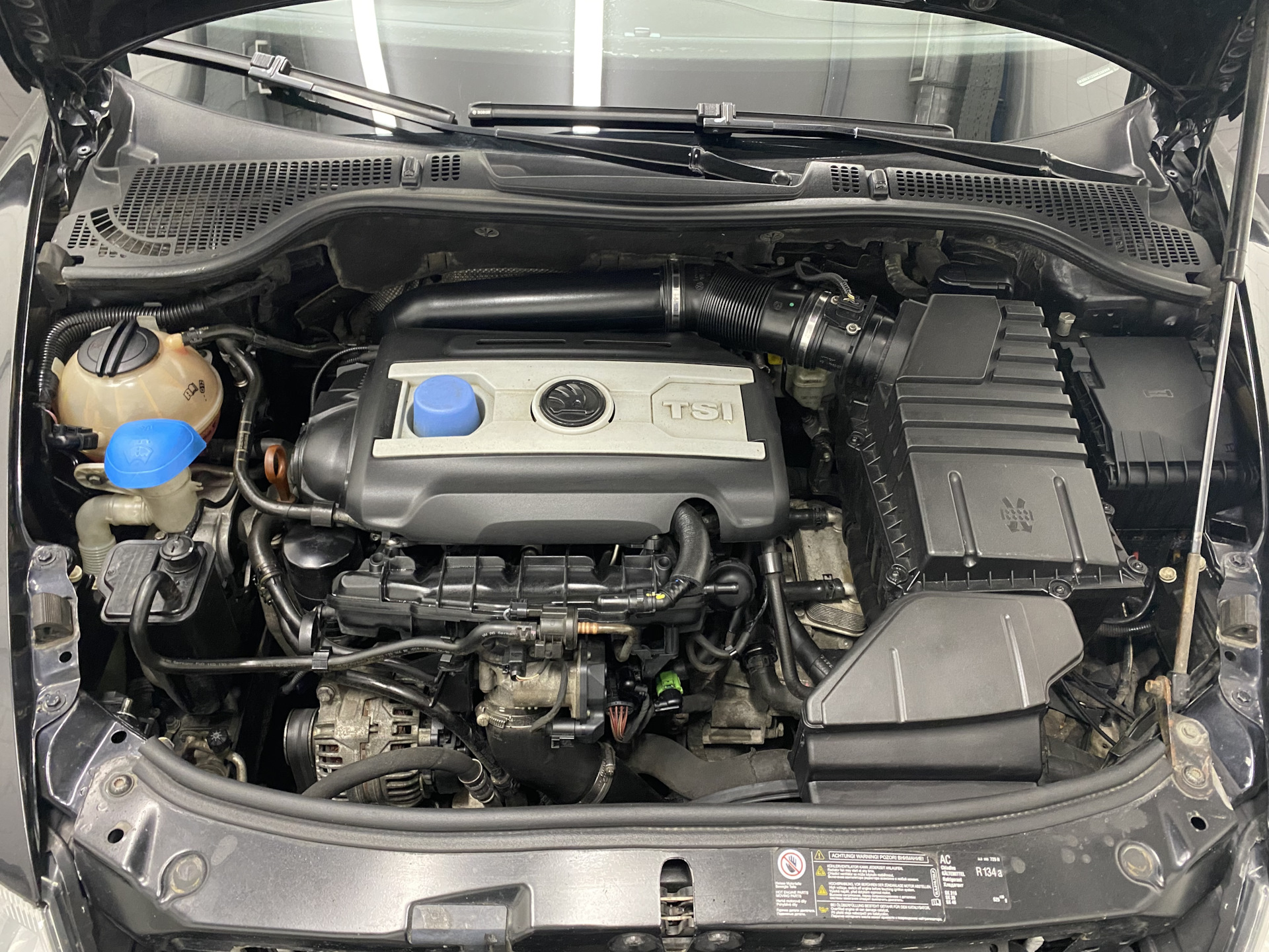 Замена уплотнителя багажника — Skoda Octavia A5 Mk2, 1,8 л, 2012 года ...