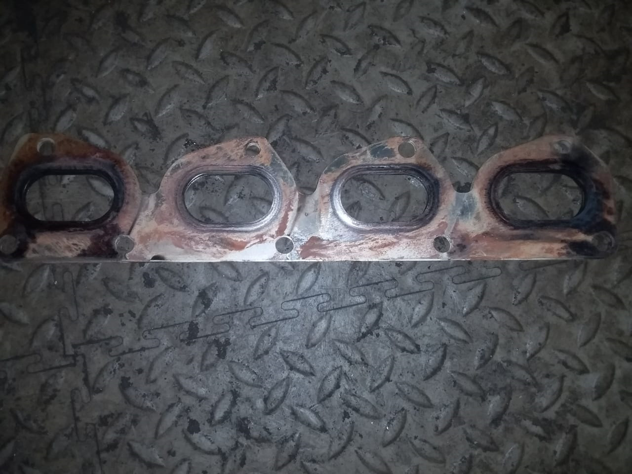 Замена выхлопного коллектора — Land Rover Freelander 2 (L359), 2,2 л ...