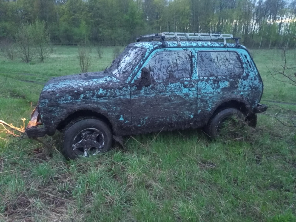 Лысая резина — Lada 4x4 3D, 1,7 л, 2000 года | наблюдение | DRIVE2