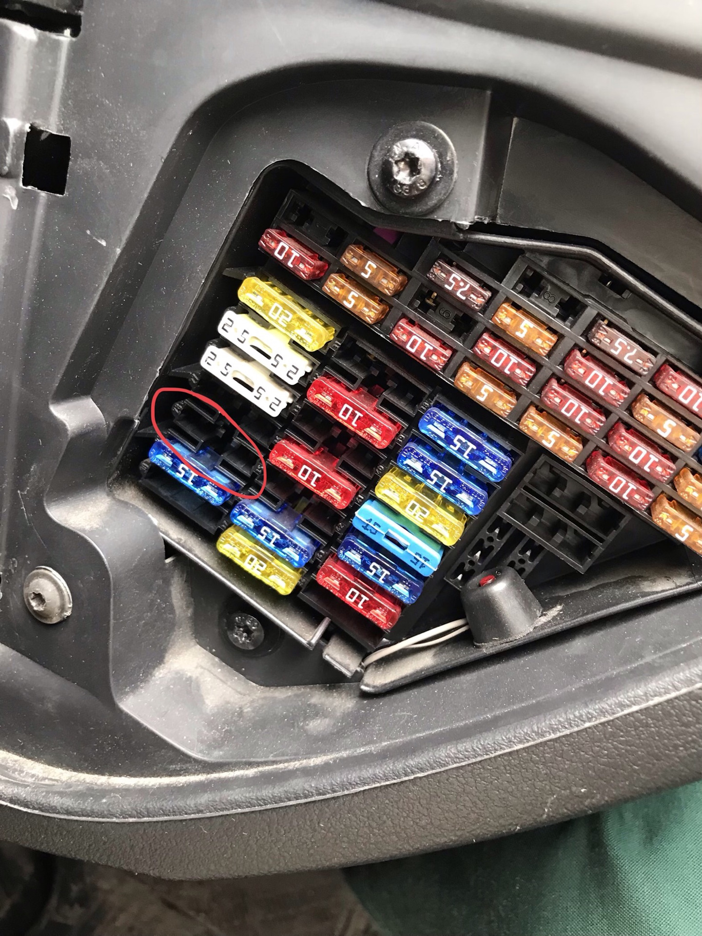 Замена топливного фильтра и свечей — Skoda Octavia A4 Mk1, 1,6 л, 2008 ...