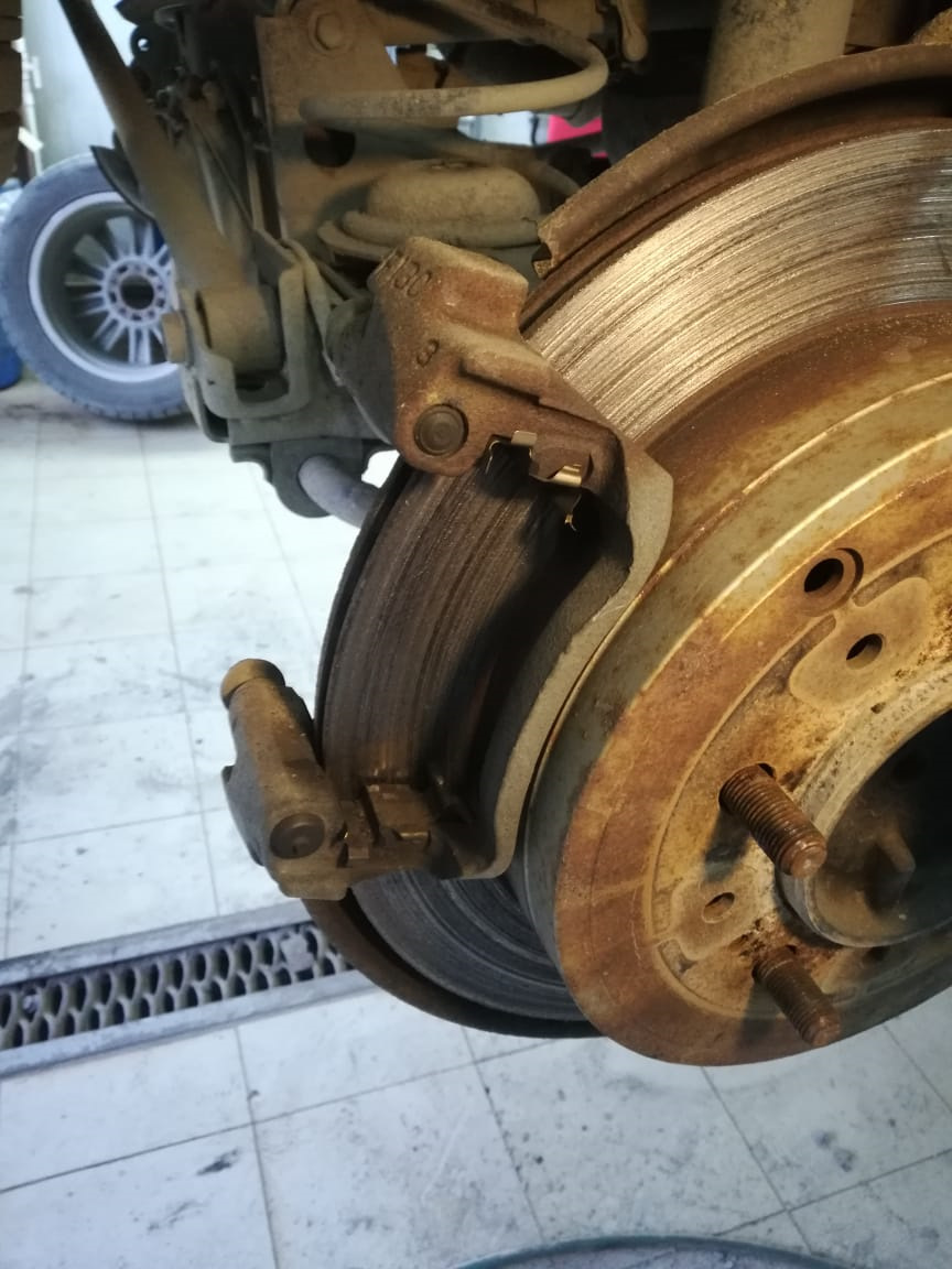 Тормоза #1: Замена задних дисков, колодок, подшипник — Lexus LX (URJ200 ...