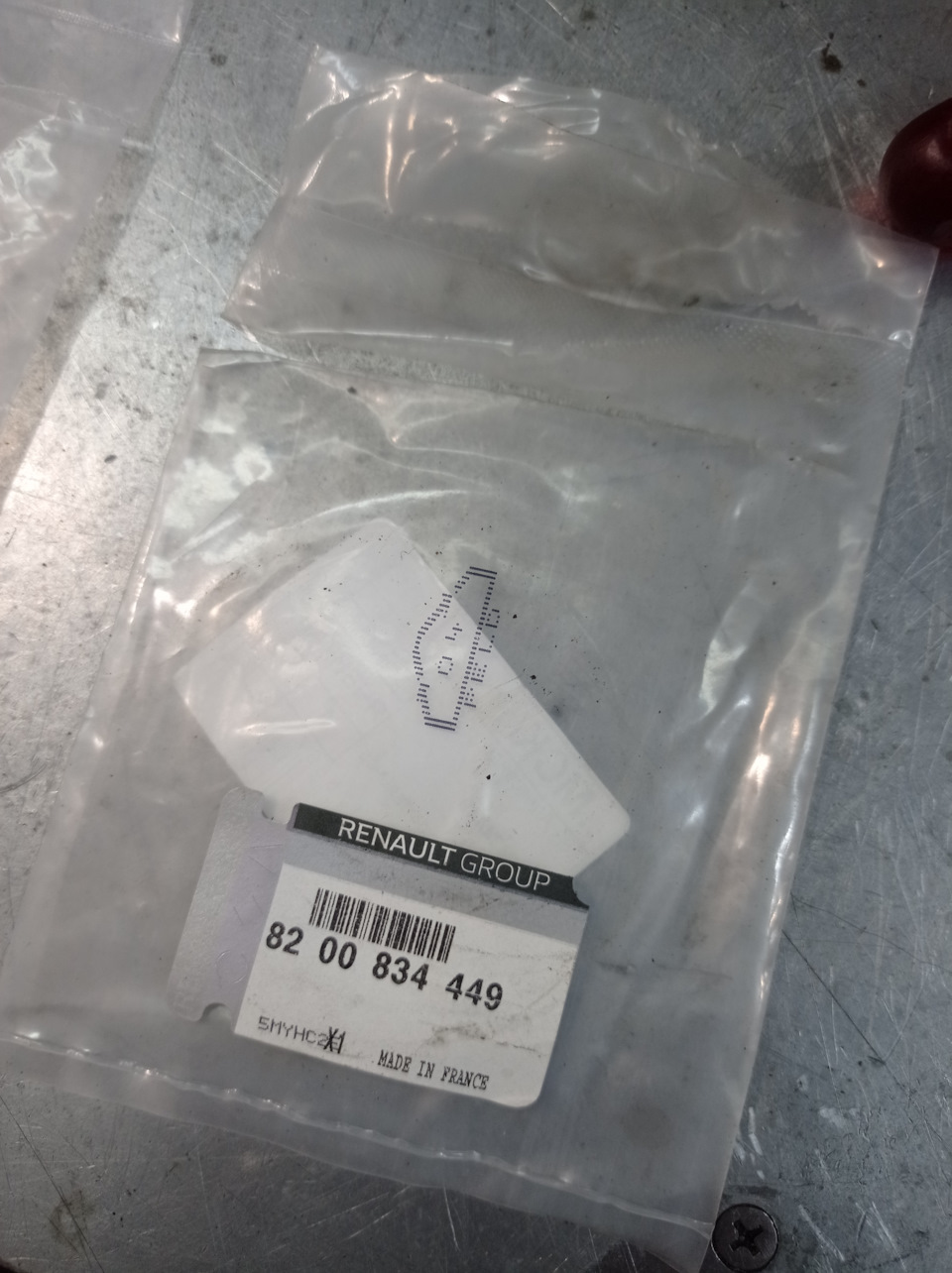 8200834449 Уплот. манжета (рез, мет. пружина) RENAULT | Запчасти на DRIVE2