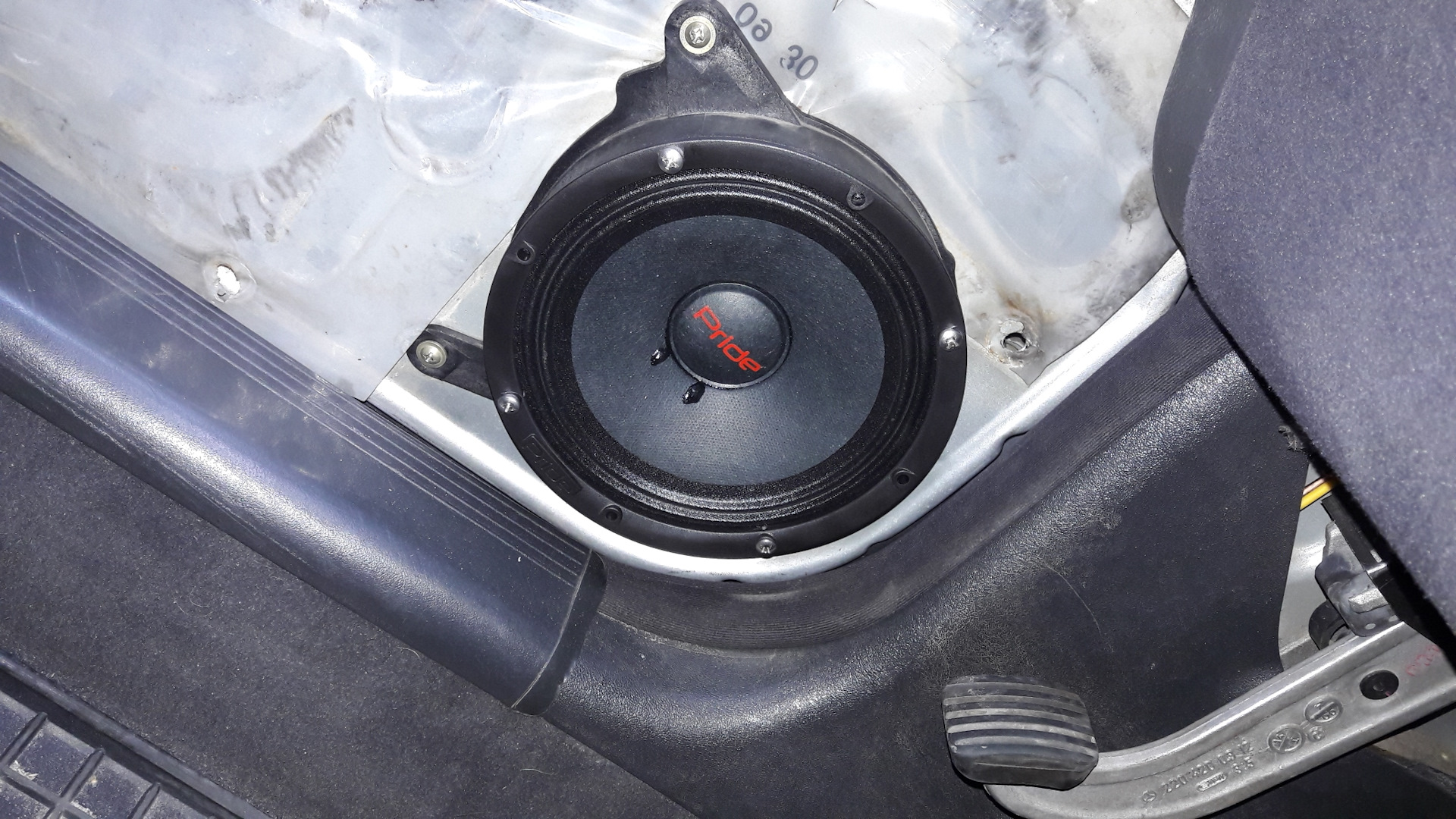 50. Pride car audio — Mercedes-Benz E-Class (W210), 2,2 л, 2000 года ...