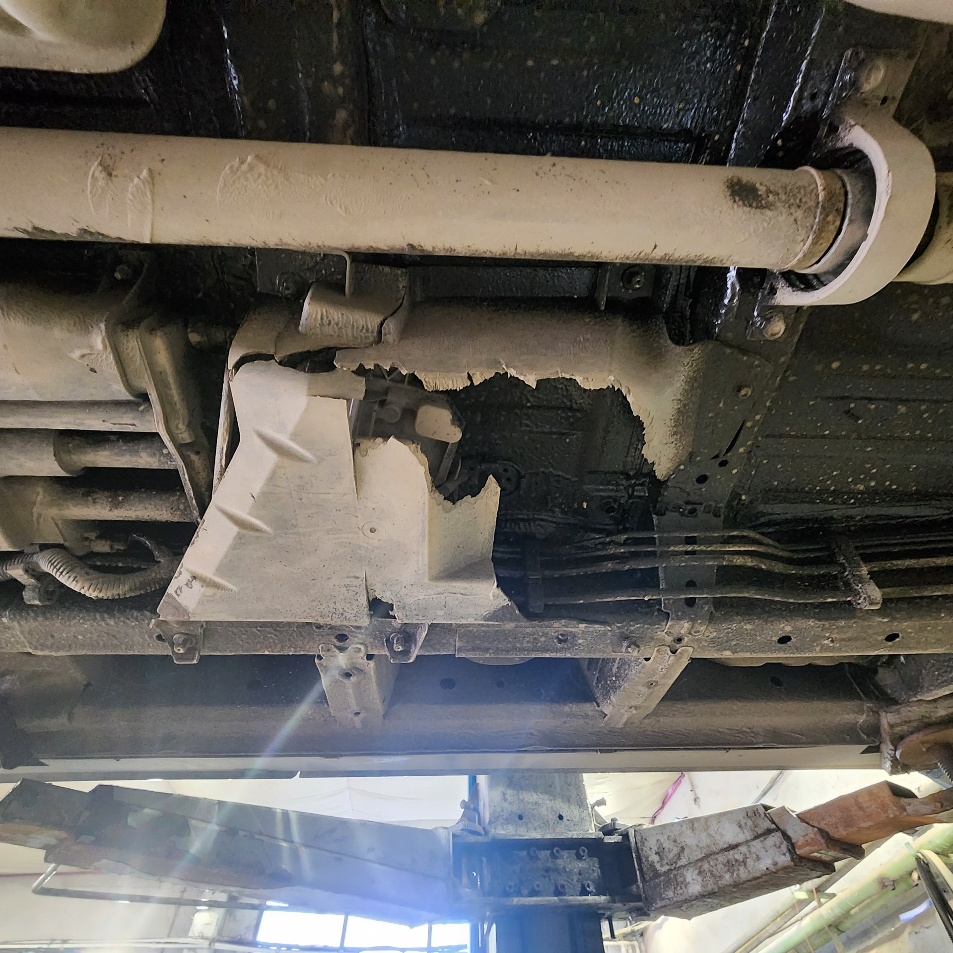 Замена пластиковой защиты фишки днища — GMC Terrain (2G), 2 л, 2020 ...