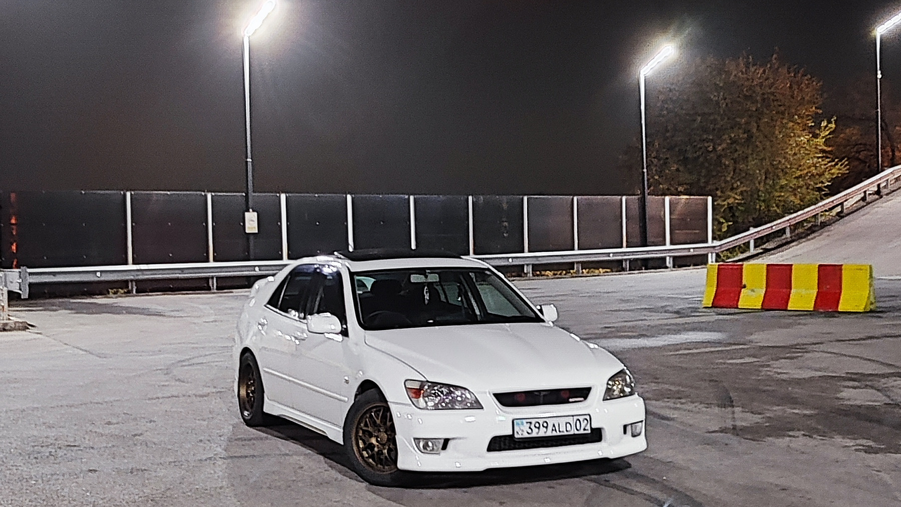 Toyota Altezza 2.0 бензиновый 1999 | TRD Style ホワイトパール на DRIVE2