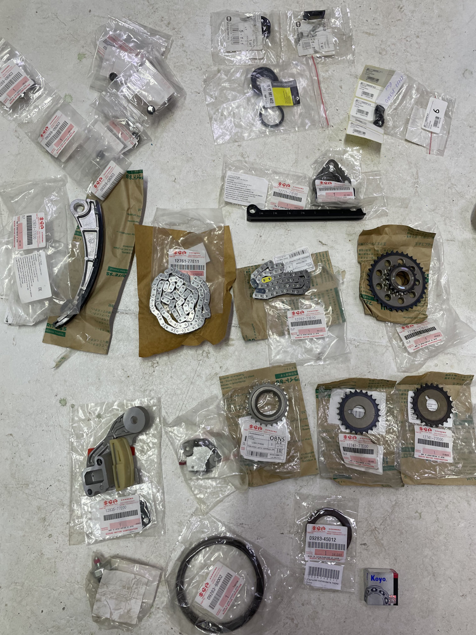 Замена маслосъемных колпачков, цепей, натяжителей и успокоителей ...