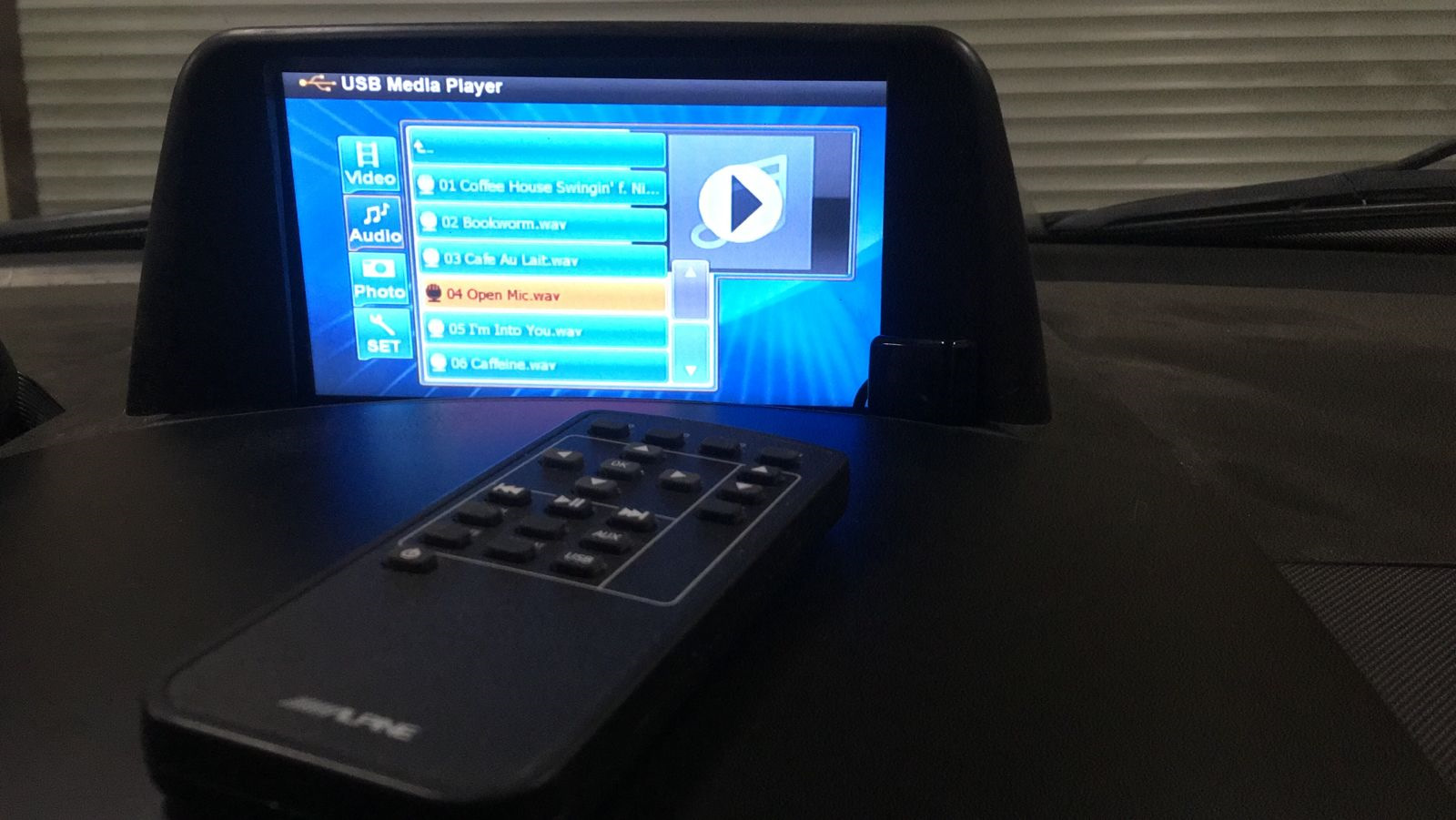 USB-проигрыватель Alpine KCE-635UB — Volkswagen New Beetle, 2 л, 1998 ...