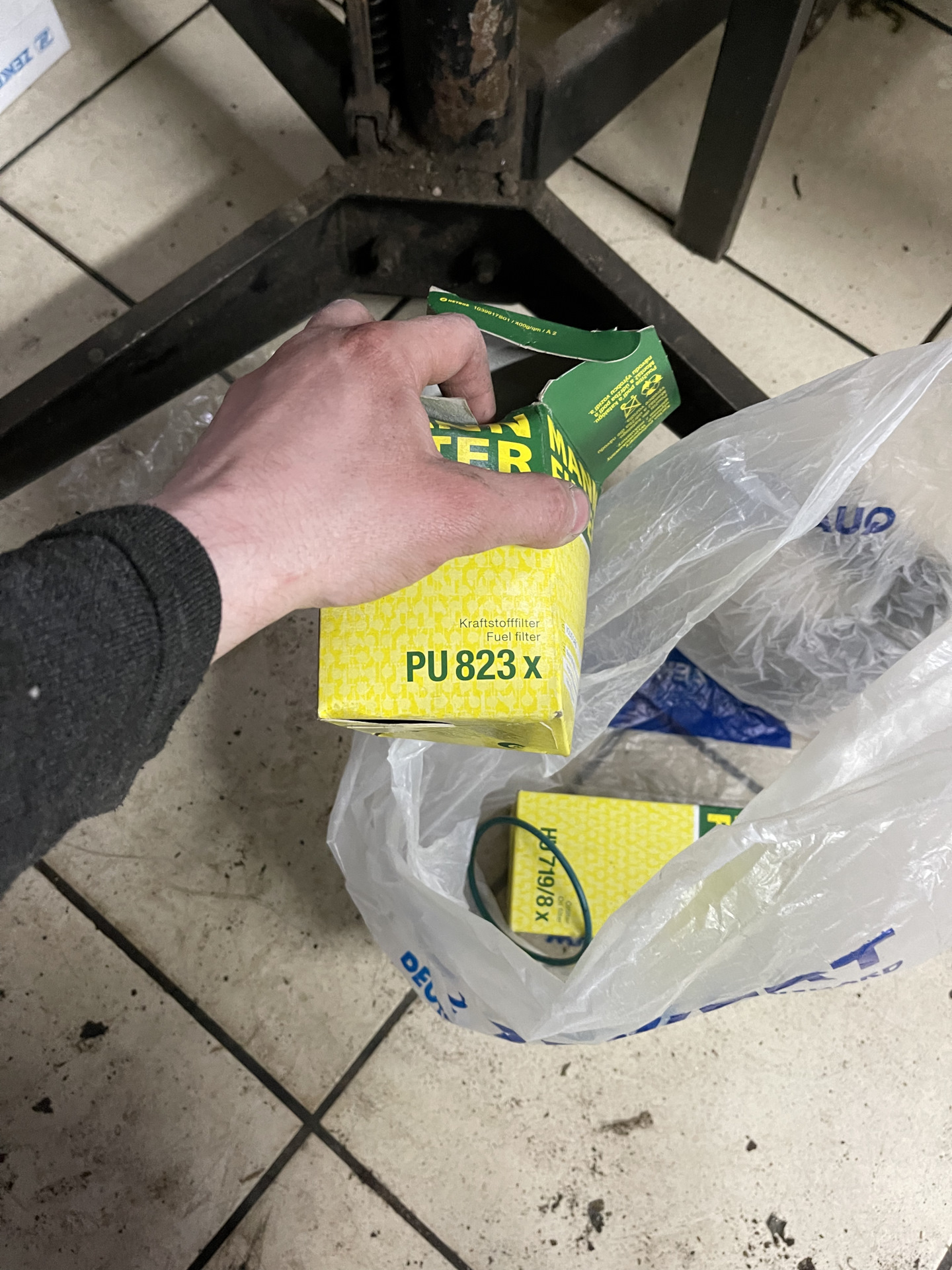 До замена фильтров и масла — Volvo XC90 (1G), 2,4 л., 2009 года | визит ...