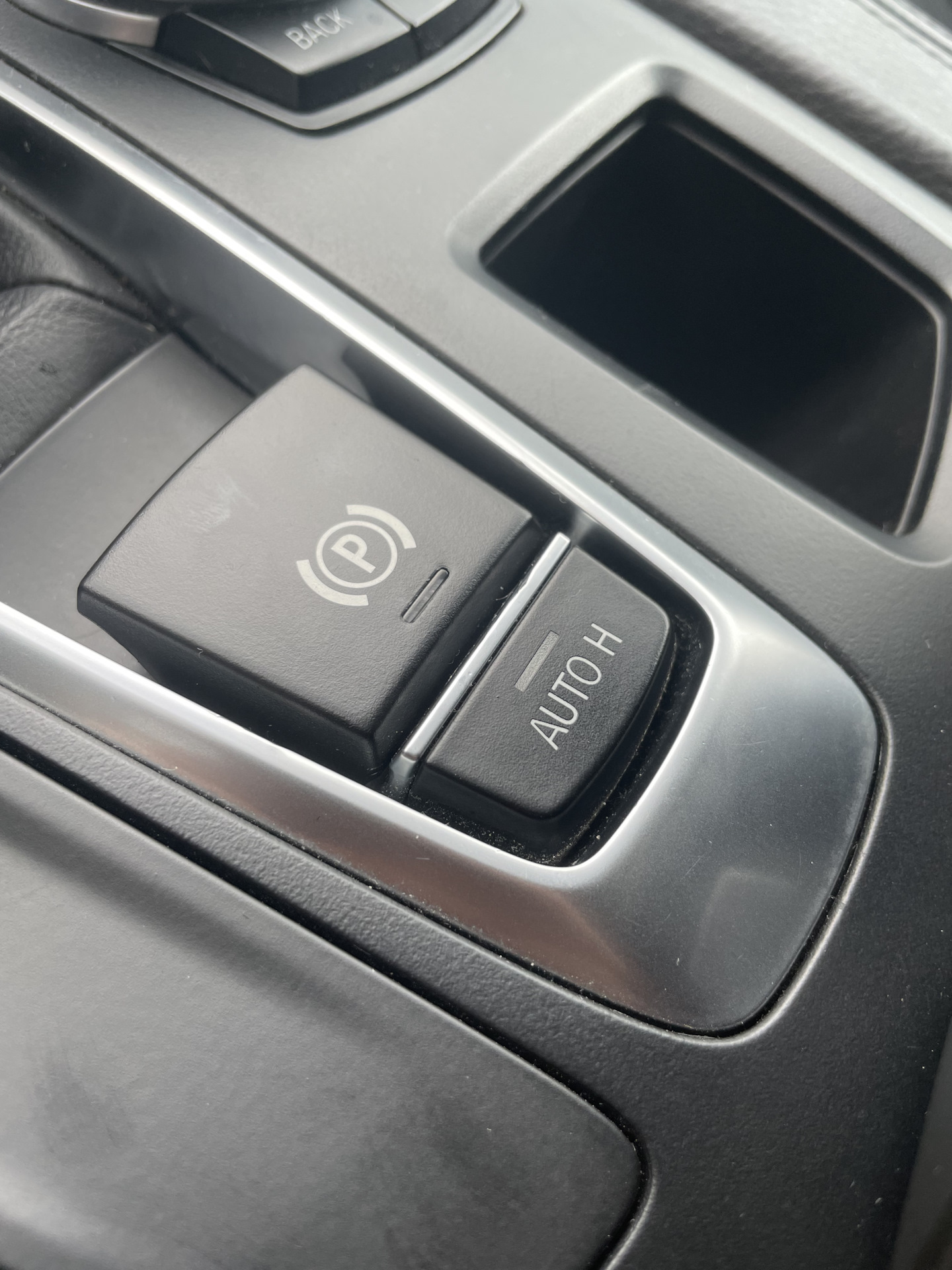 Кнопка ручника f серия — BMW X6 (F16), 3 л, 2015 года | своими руками ...