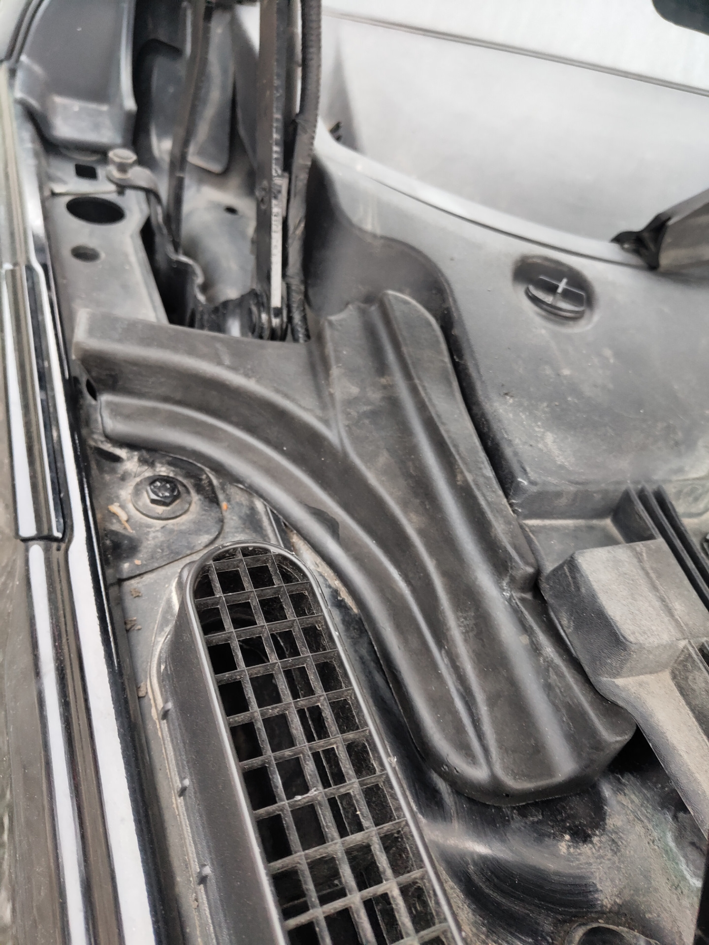 Изоляторы подкапотного пространства — Land Rover Range Rover Sport (2G ...