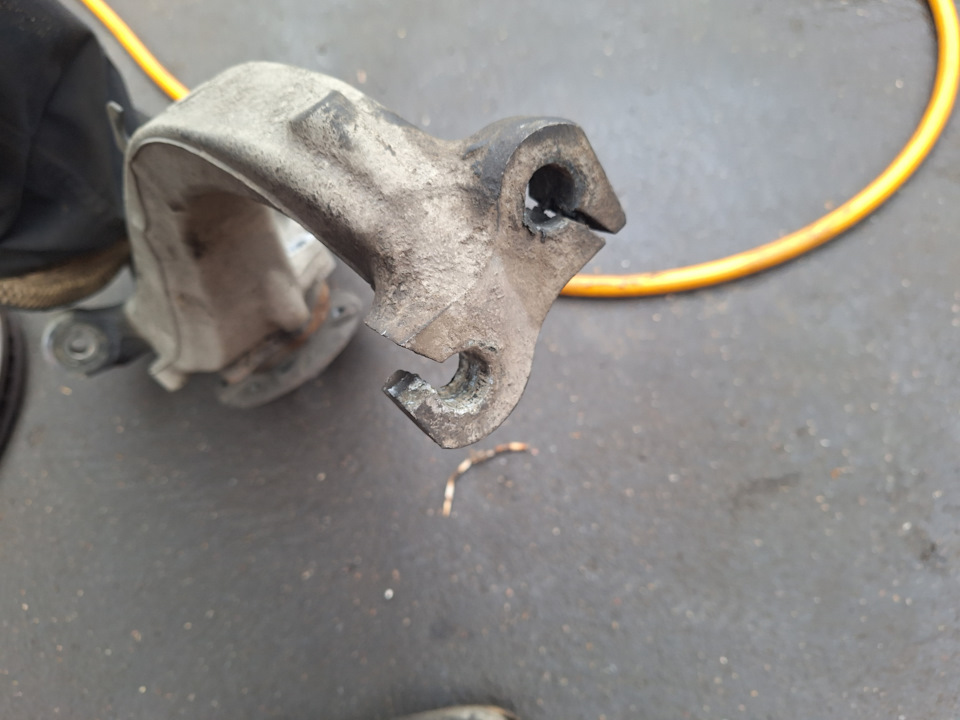 замена подшипника левой полуоси — Audi A8 (D4), 3 л, 2013 года | своими ...