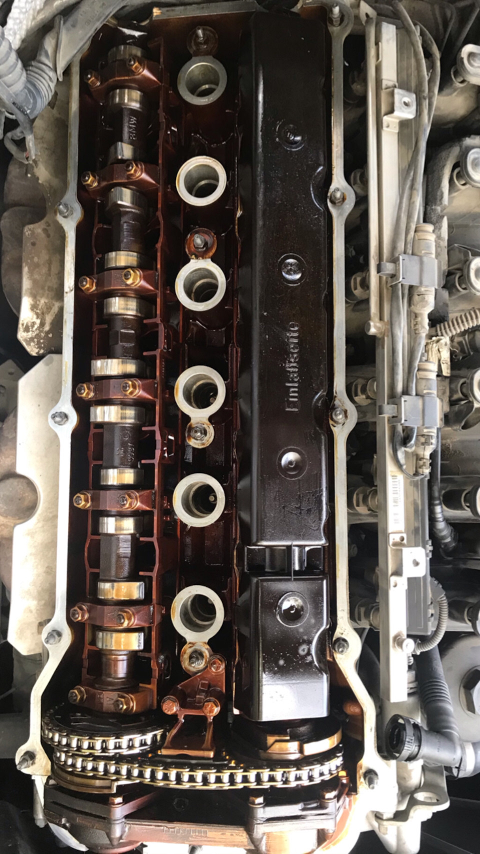 Замена КВКГ и прокладки клапанной крышки — BMW 5 series (E39), 2,5 л ...