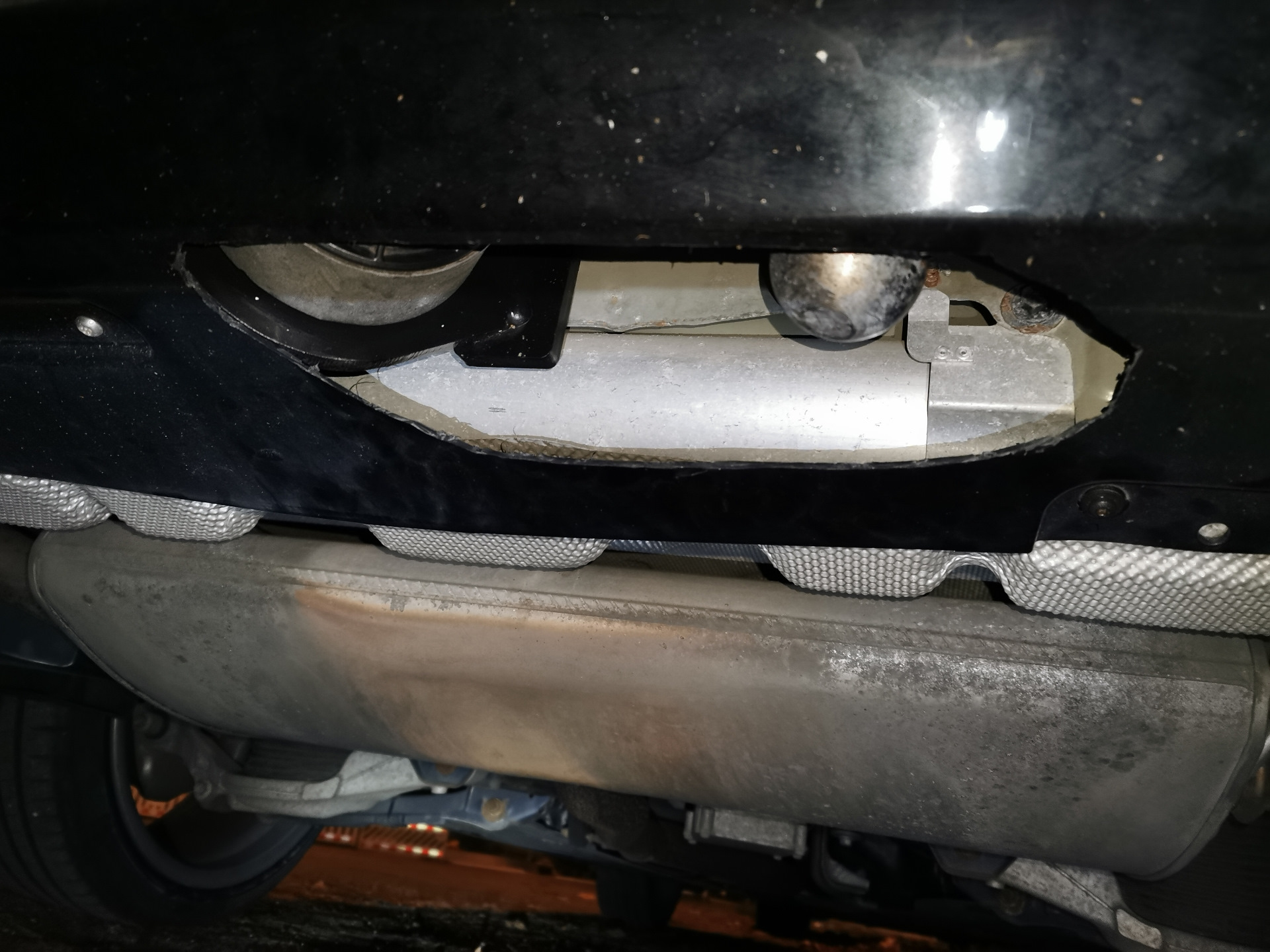 Установка оригинального скрытого фаркопа — Volvo V90 (2G), 2 л, 2016 ...