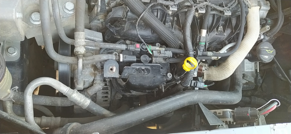Заменил топливный фильтр — Land Rover Freelander 2, 2,2 л, 2008 года ...
