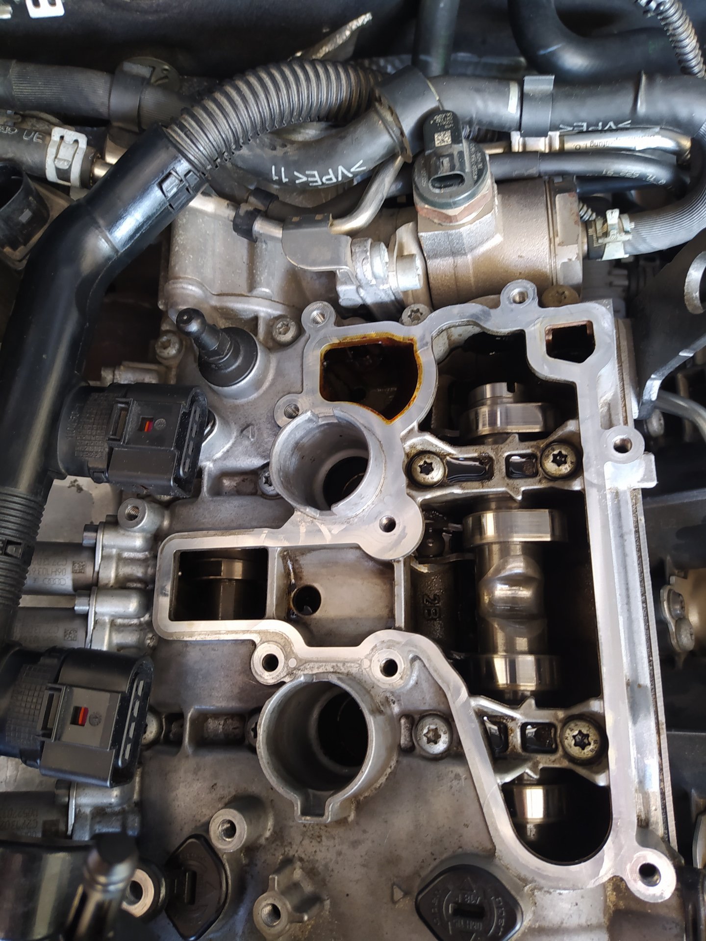 Замена прокладки и уплотнительного кольца на маслоотделителе — Audi A6 ...