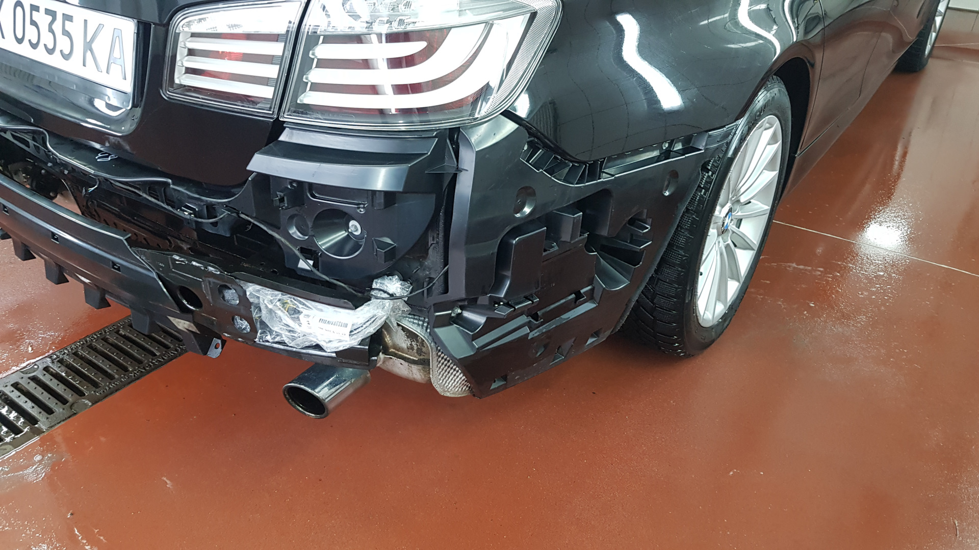 OEM запчасти и установка заднего M5 бампера — BMW 5 series (F10), 3 л ...