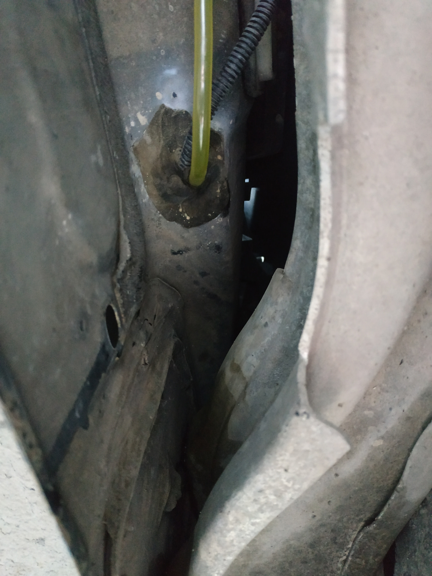 Форсунка омывателя камеры З/В. — Opel Astra H GTC, 1,6 л, 2010 года ...