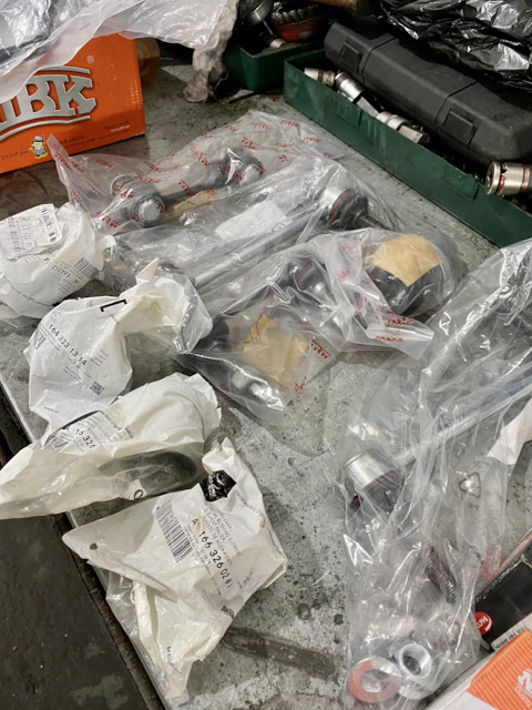 A1643331314 Сайлентблок коробки раздаточной. Mercedes | Запчасти на DRIVE2